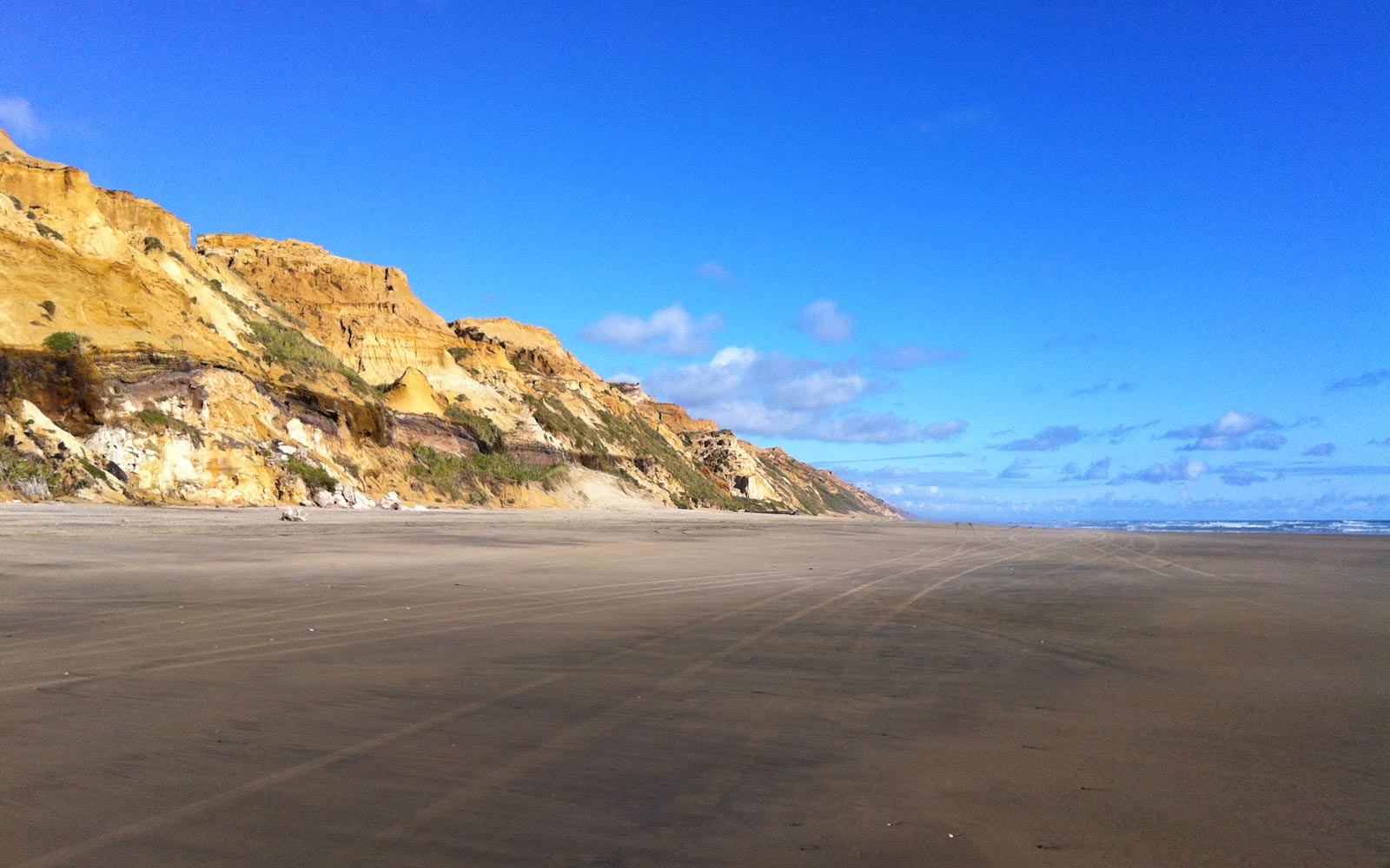 Baylys Beach / North Island / New Zealand // World Beach Guide