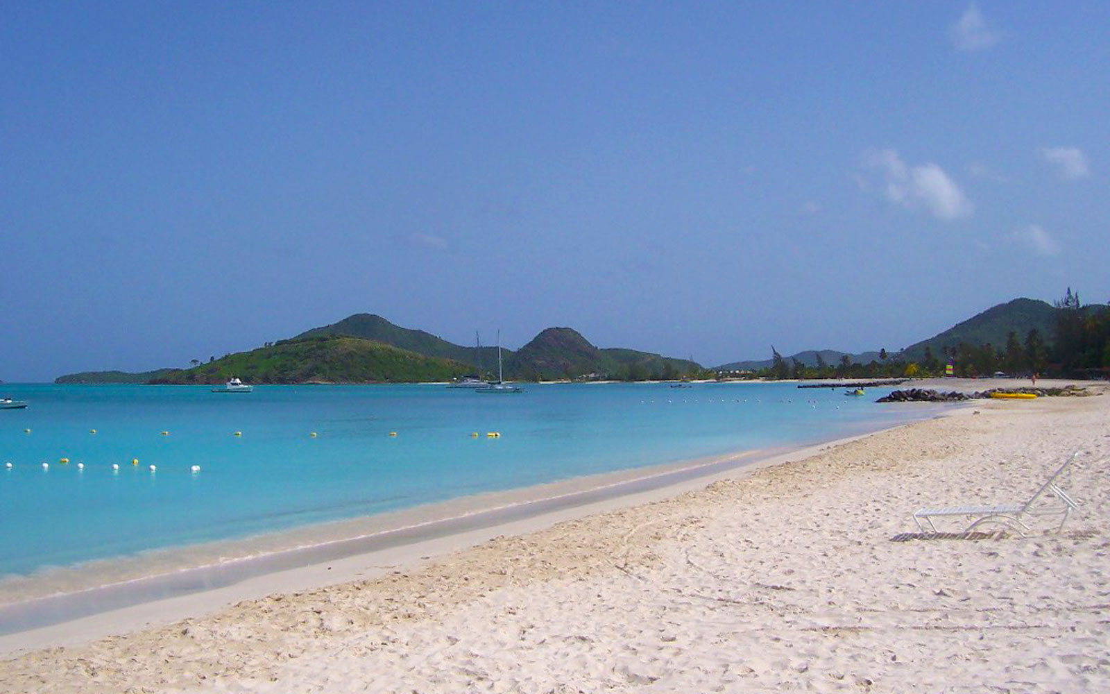 Jolly Beach / Antigua / The Caribbean // World Beach Guide