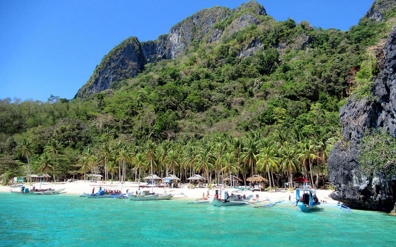 Seven Commandos Beach / Philippines / Palawan // World Beach Guide