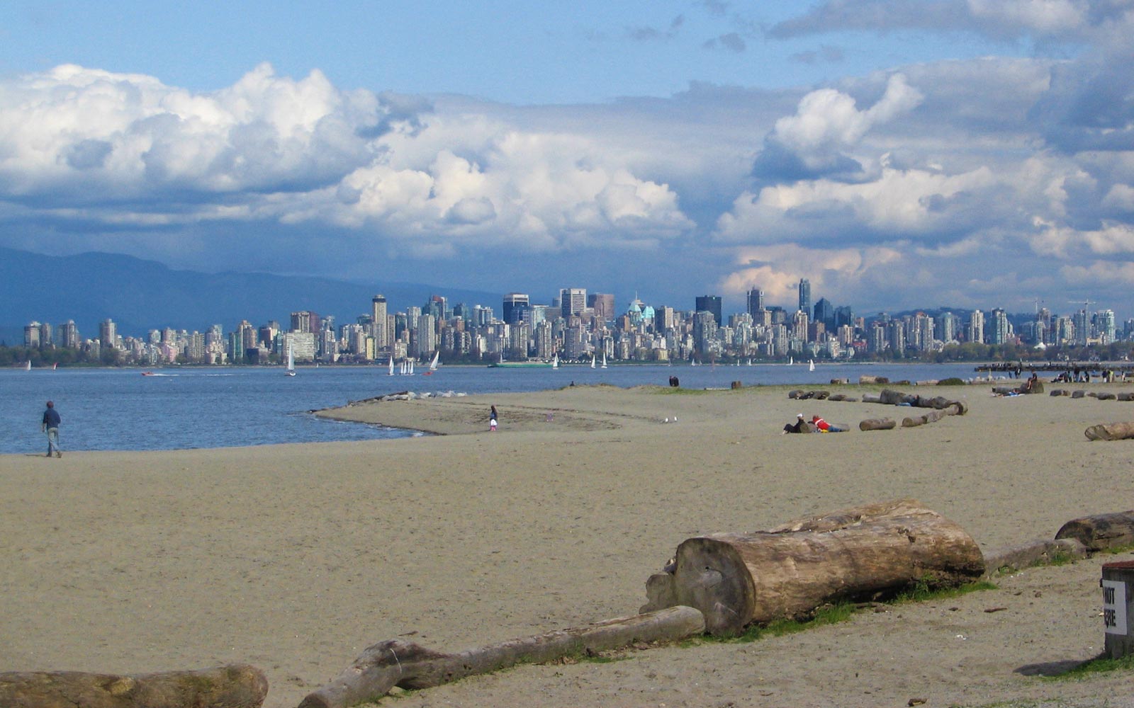 Spanish Banks Beach / Canada / British Columbia // World Beach Guide